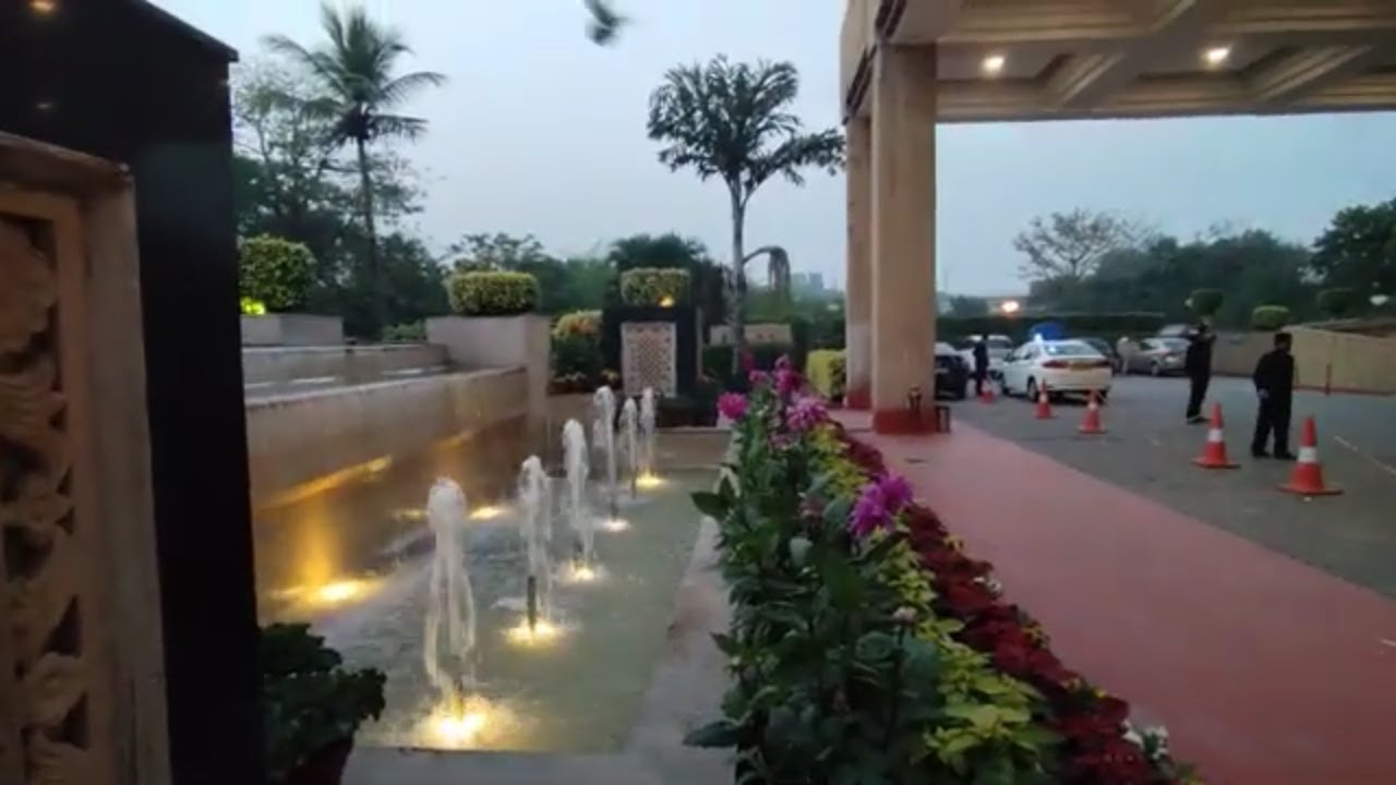 Eros Hotel Nehru Place Garden View - Flower Garden In Eros Five Star ...
