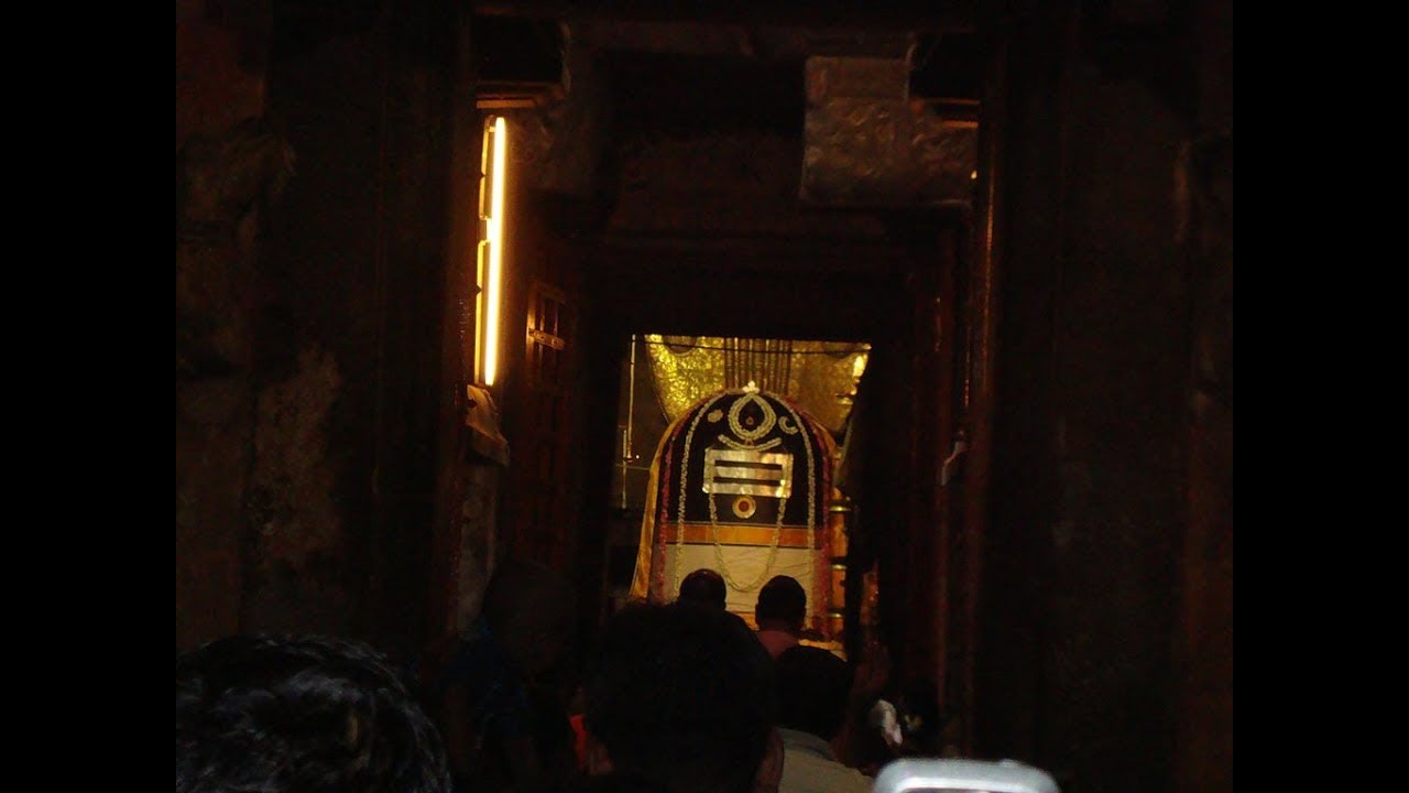 World's first complete granite temple, Brihadeeswarar Temple, Thanjavur ...