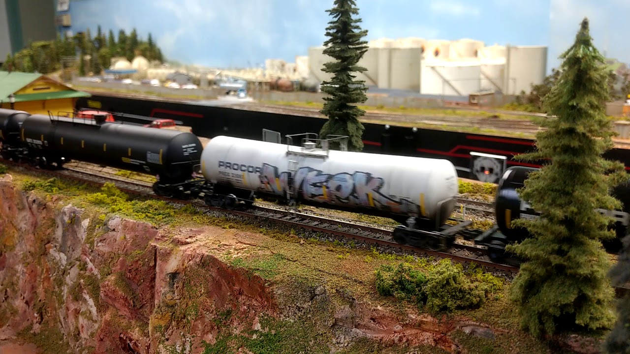 Double stack trial - More bridge clearance at BV Rail. - YouTube