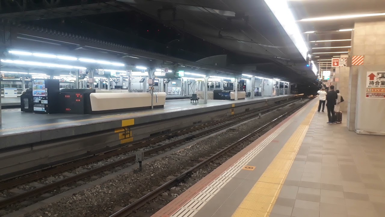 JR西日本大阪駅で321系D26編成回送列車の入線シーン（2021年10月9日土曜日）携帯電話で撮影 - YouTube