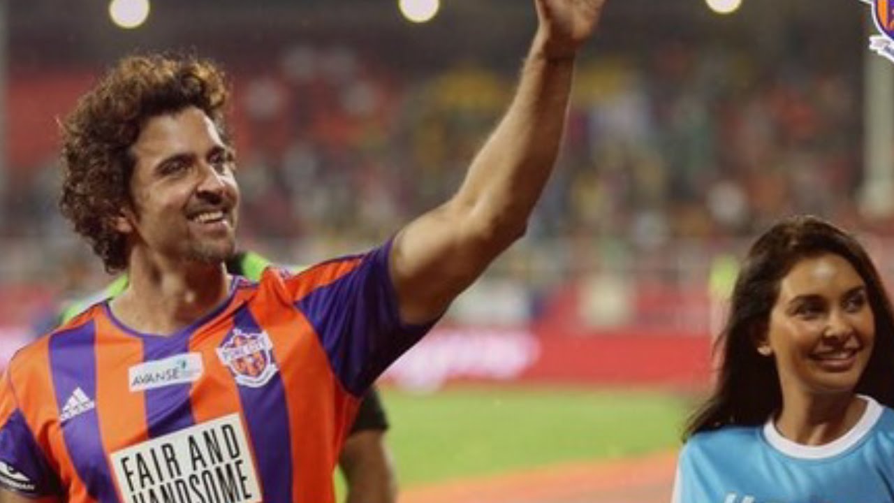 Hrithik Roshan Rocks The Football Field - YouTube