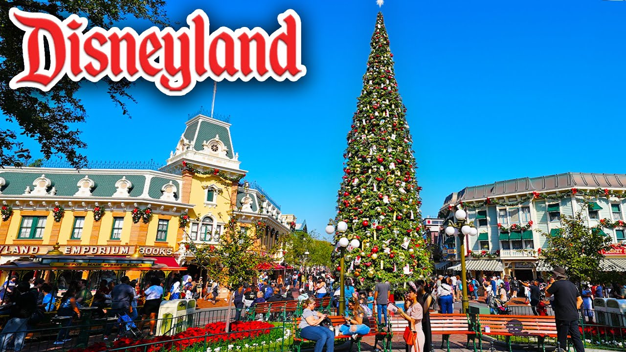 Disneyland Christmas Tree 2023 - Main Street, U.S.A. Holiday ...