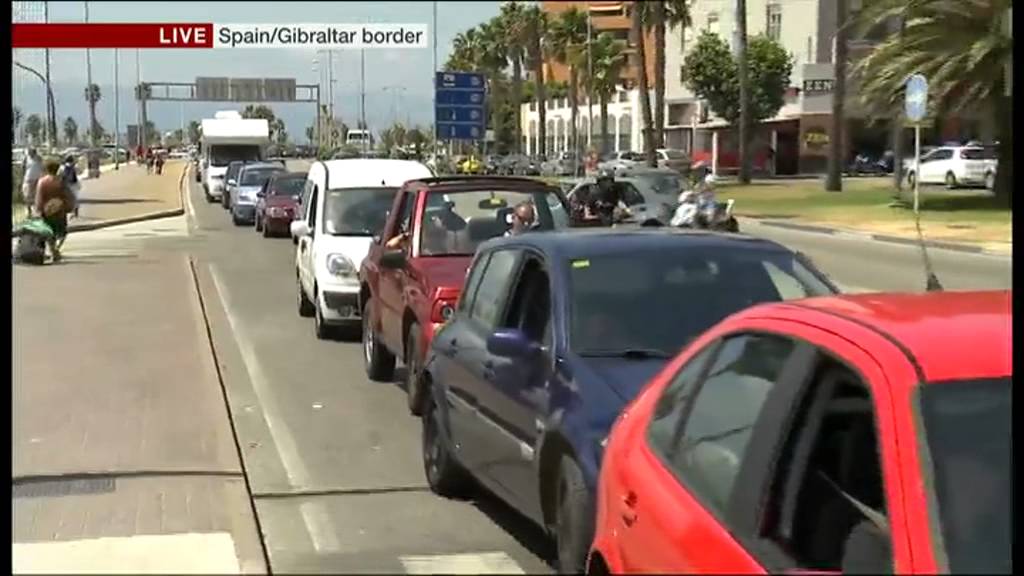 Gibraltar frontier queue live on BBC 15/08/13 - YouTube