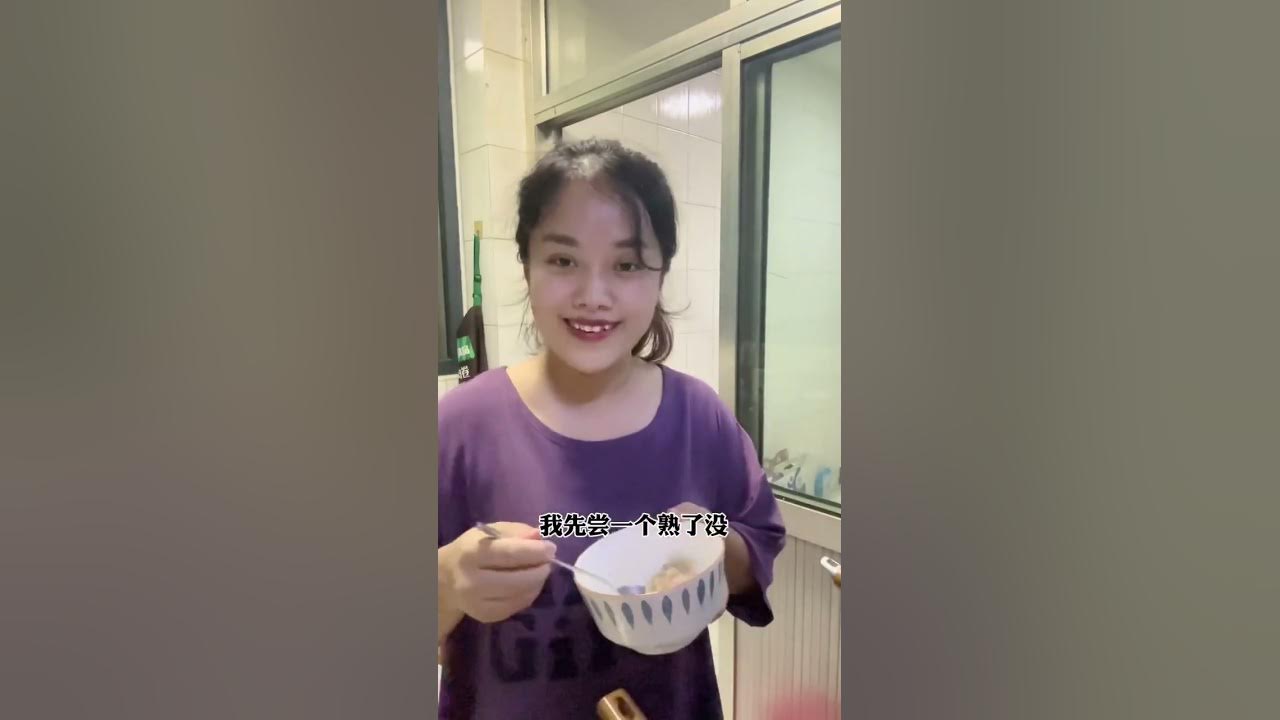 一条普通人家充满生活气息的视频,今天做了小龙虾馄饨,味道还不错,室友说还是豆撅子味道更好一点粗茶淡饭也是生活啊 普通人的生活是什么样子的 在平凡日子里热爱生活 Youtube