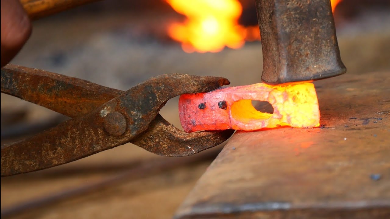 making axe into a rusted hammer / blacksmith. - YouTube