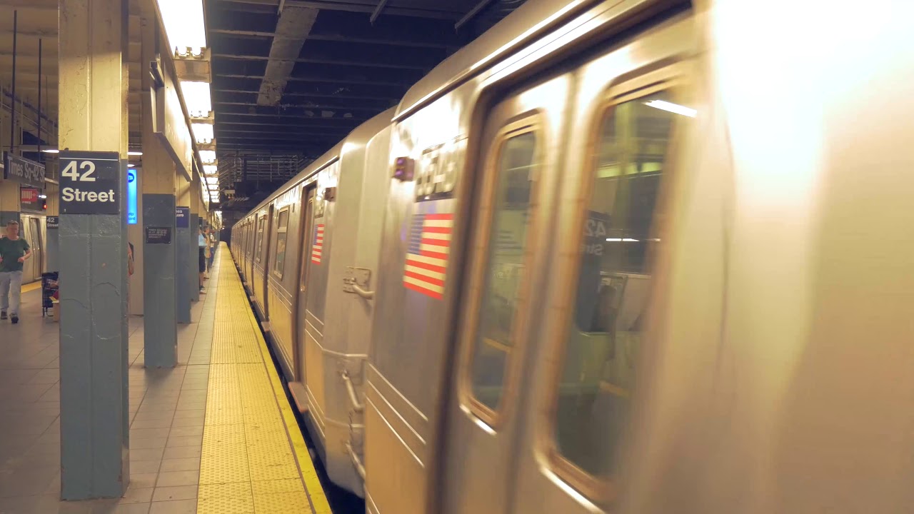 Train passing from subway 4K - YouTube