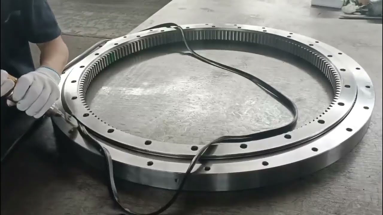 Excavator slewing ring， - YouTube