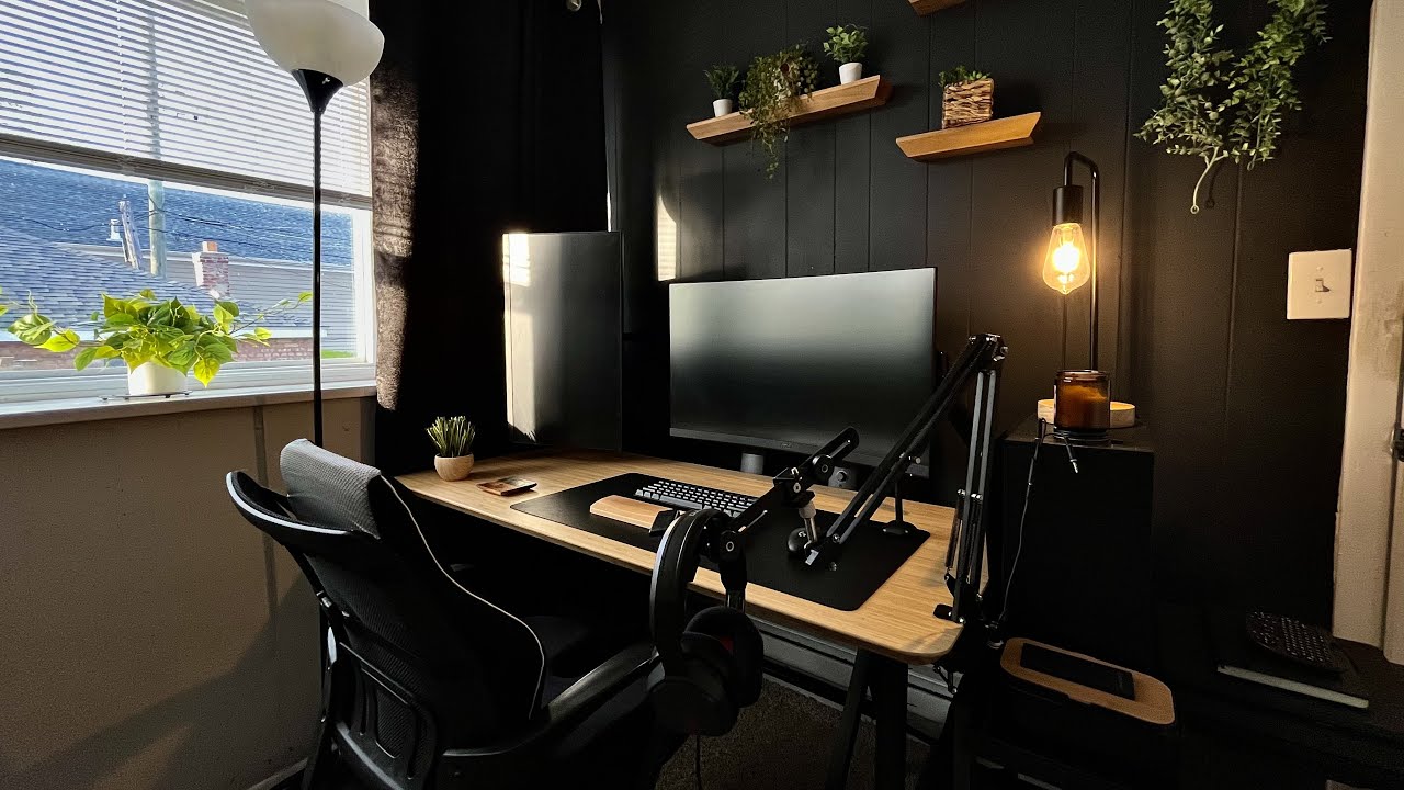 My SUPER minimalistic desk setup | Clean-up - YouTube