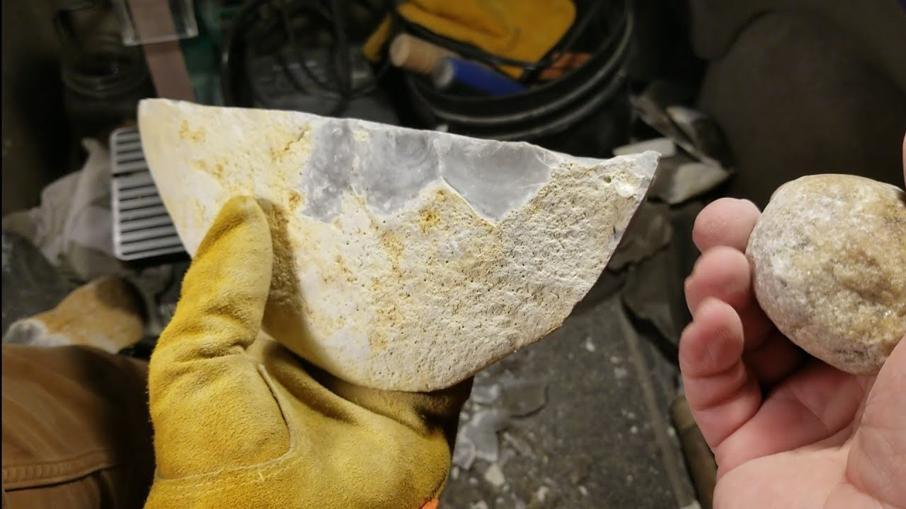 1218 - Hammerstone Flintknapping - Square Edge - YouTube