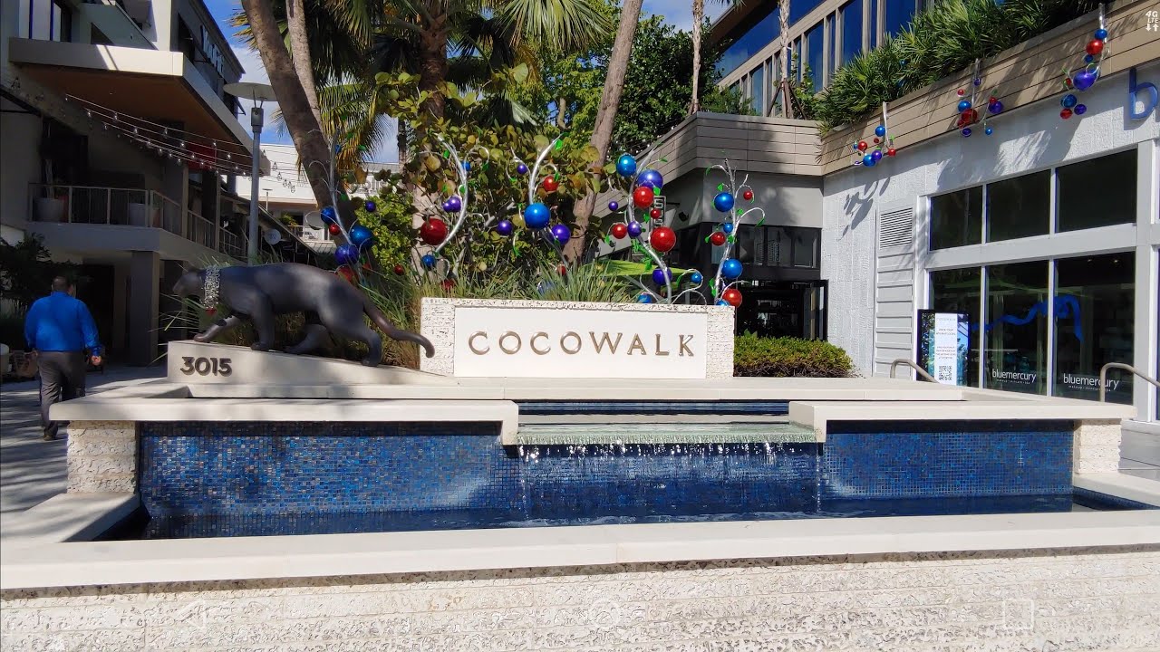 Coco Walk 4K (Winter) , Coconut Grove , Miami FL , December 2022 - YouTube