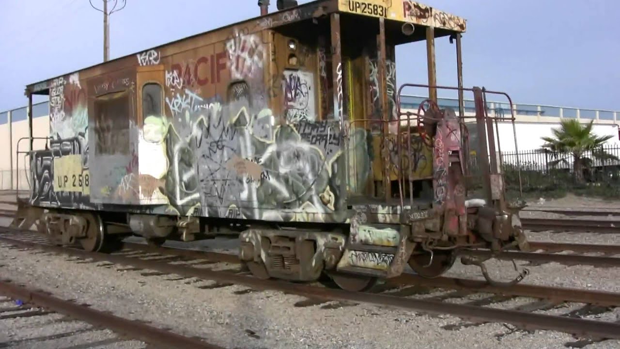 Union Pacific UP 25831 CA-11 Caboose with graffiti in Oxnard, CA - YouTube