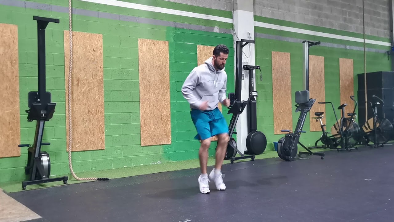 Runner skipping - YouTube