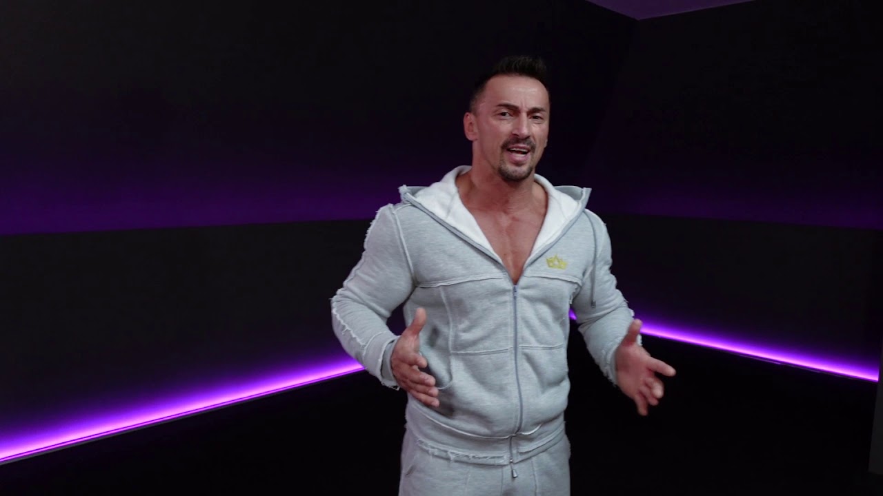 ROMAN VOLAK - BODY CREATIVE - YouTube