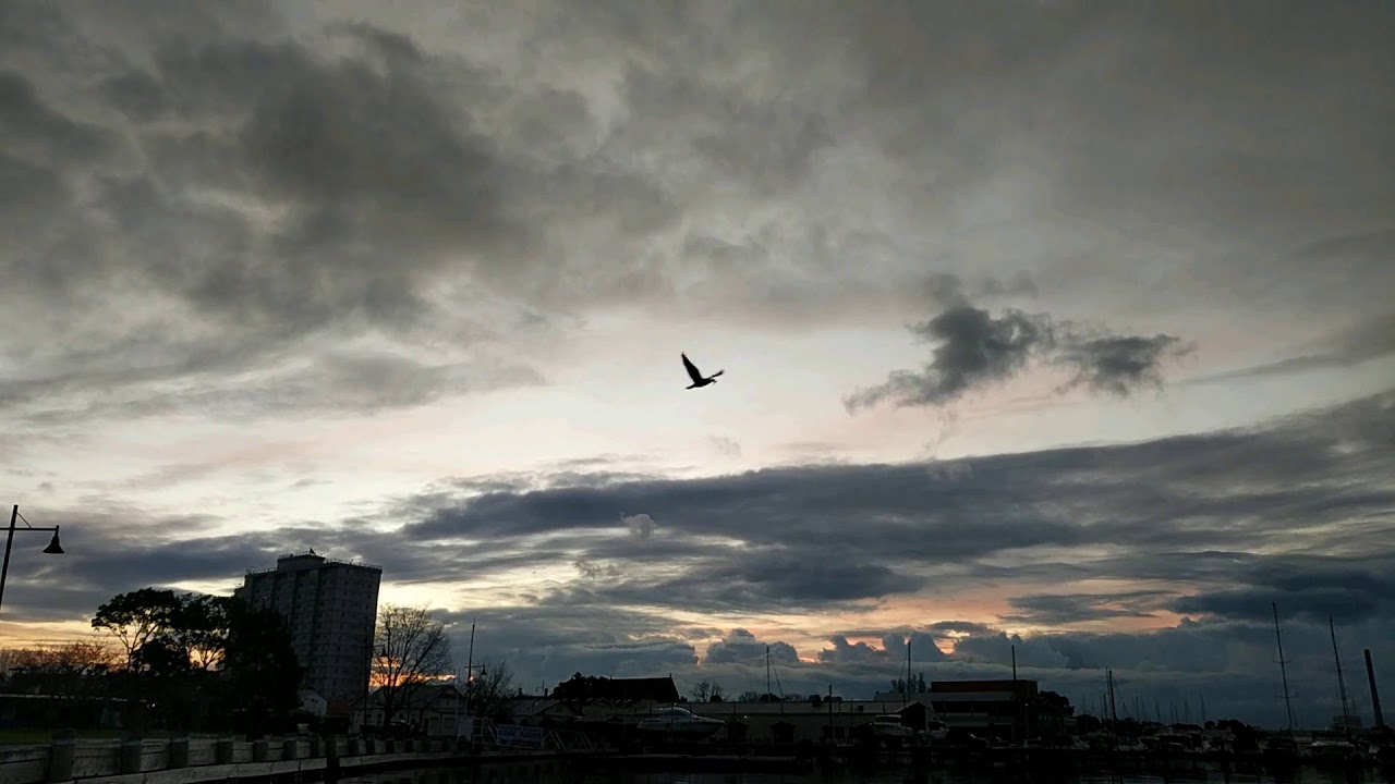 Winter Solstice time-lapse: clouds at Williamstown sunset - YouTube