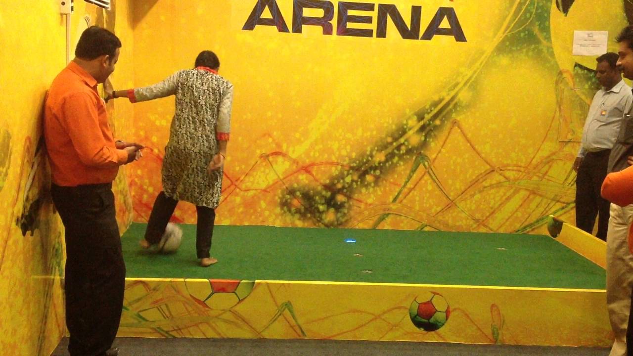 INTERACTIVE FOOT-BALL GAME - YouTube