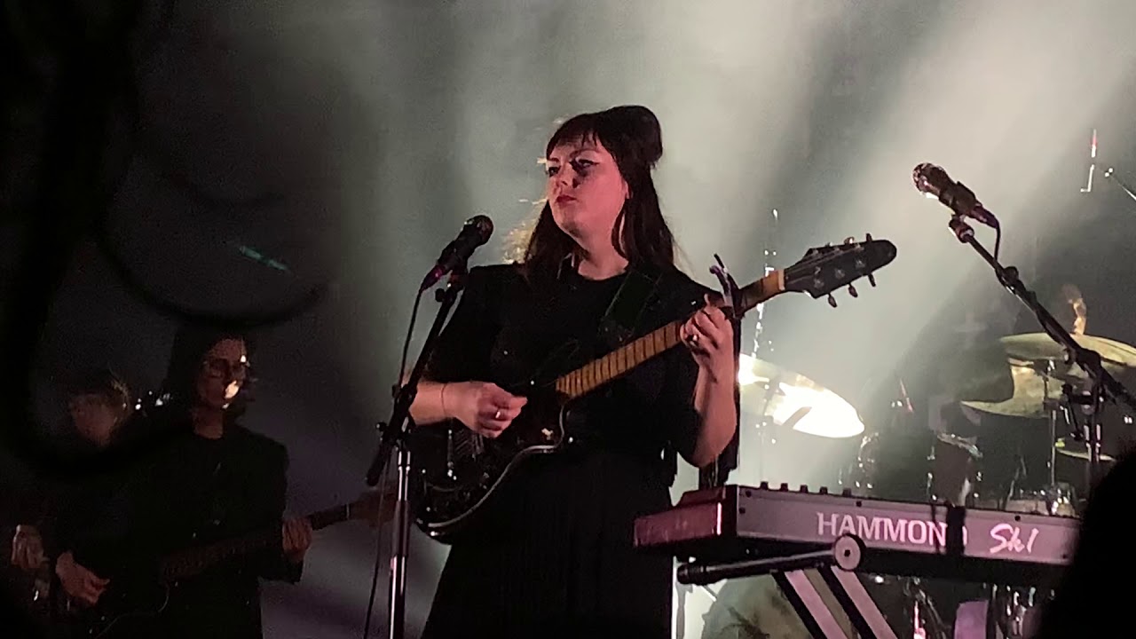 ANGEL OLSEN - LARK (Eventim Apollo, 11/02/2020) - YouTube