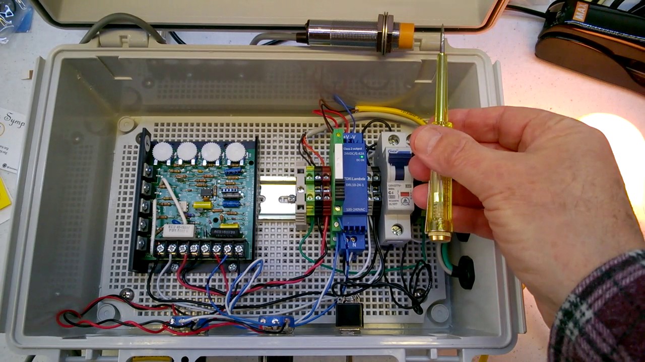 DC motor 2 speed control - YouTube