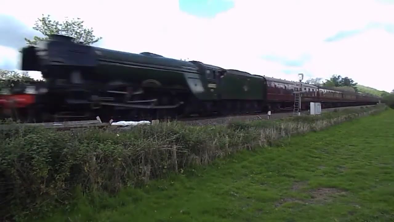 60103 Flying Scotsman Passing Onibury Level Crossing 19/5/2017 - YouTube