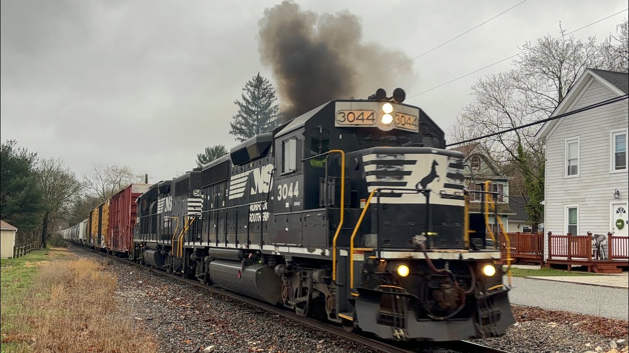 EMD Notch 8 Compilation Volume 6!! Featuring The GP-9, GP38-2, SD40-2 ...