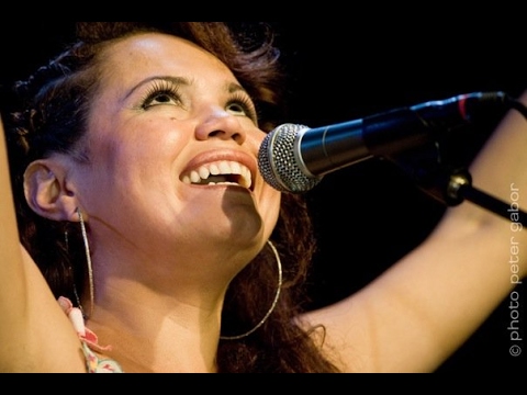 Anna Torres Live in New Morning | photographies peter gabor - YouTube