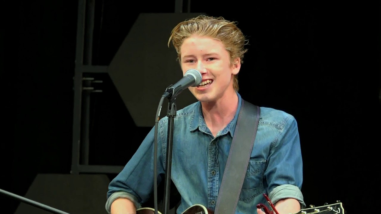 On Stage, Ky Baldwin sings "Little Miss Perfect" (official song) - YouTube