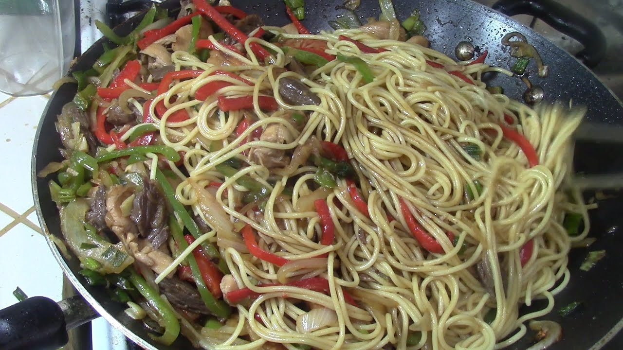 Chow Mein Mixto con carne, pollo y camarones - comida china - YouTube