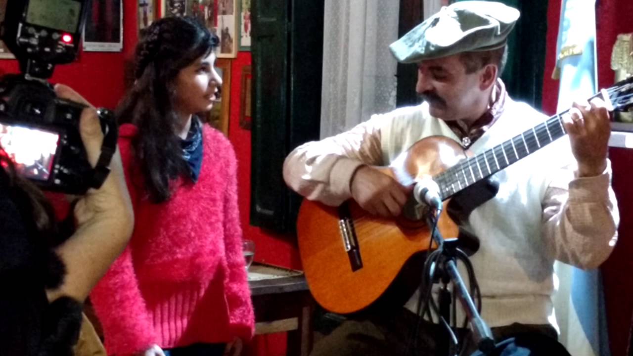 Milonga para el floreo. Héctor Lihuel Rodríguez y Martina - YouTube