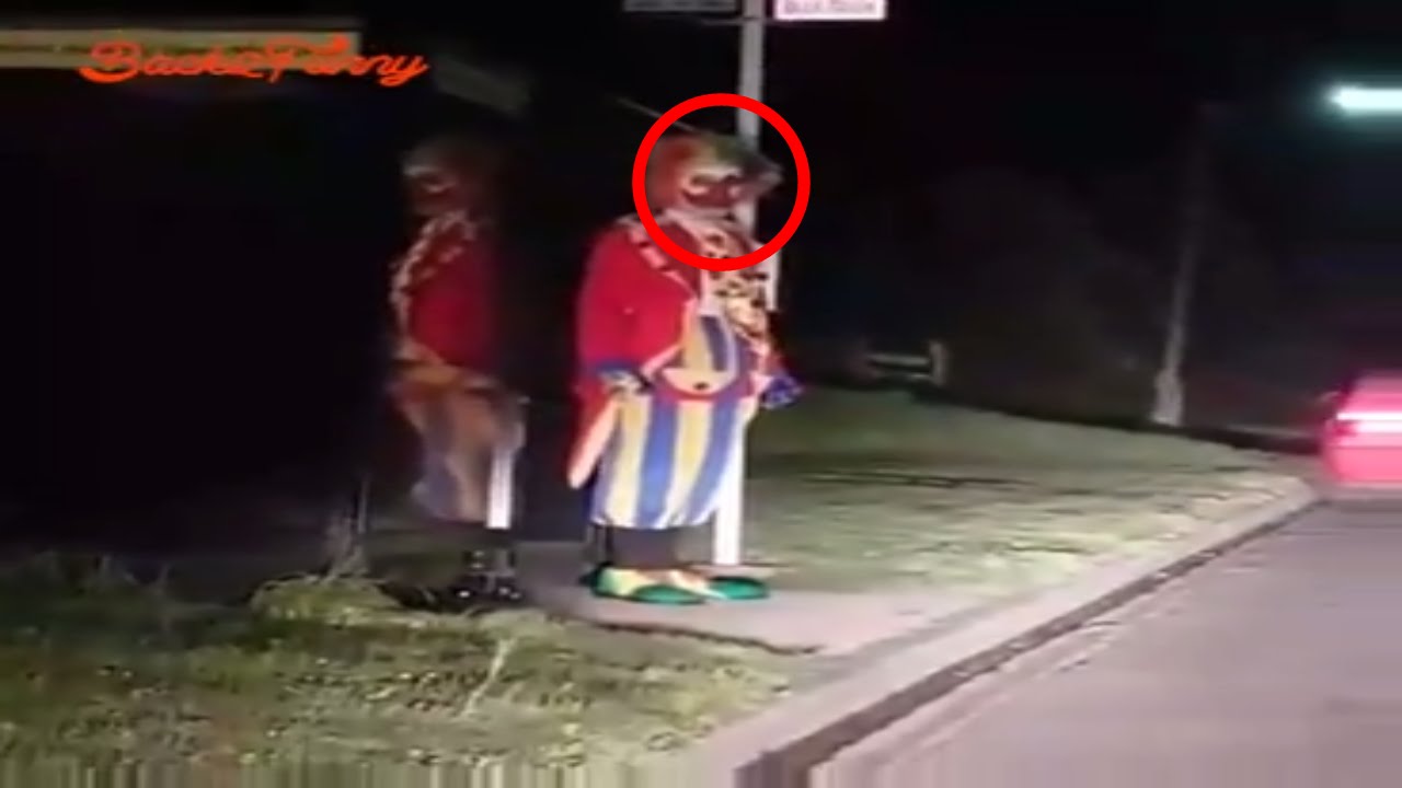 Clown Spotted in New Zealand (Porirua) - YouTube
