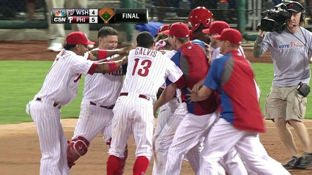 Brown delivers with walk-off single in ninth - YouTube