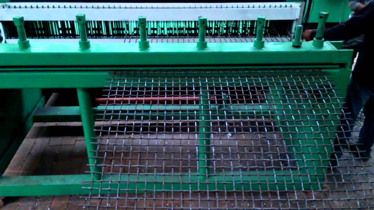 Hydraulic Crimped Wire Mesh Machine-Weaving - YouTube