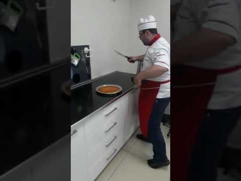 Adıyaman künefecisi abuzer usta/Künefeyle dans eden adam :)