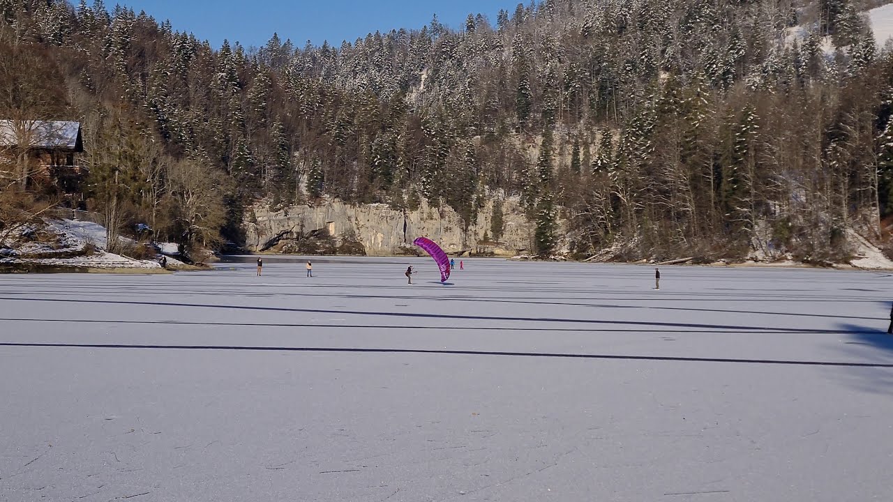Lac des Brenets gelé - Patinoire géante - Frozen lake - Switzerland ...