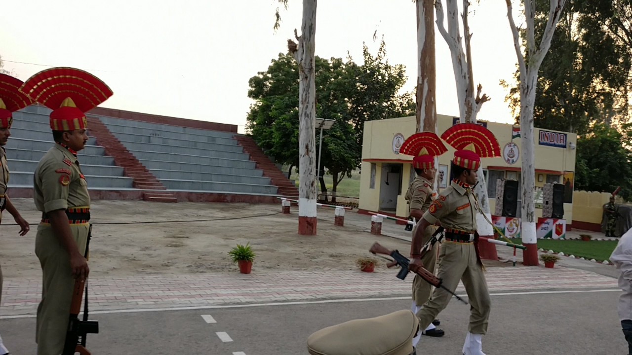 India Pakistan Fazilka Border Retreat Ceremony - YouTube