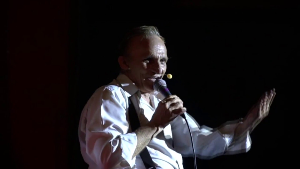 Mario Conte canta Se Bruciasse la citta' - (Teatro Roma di Portici ...