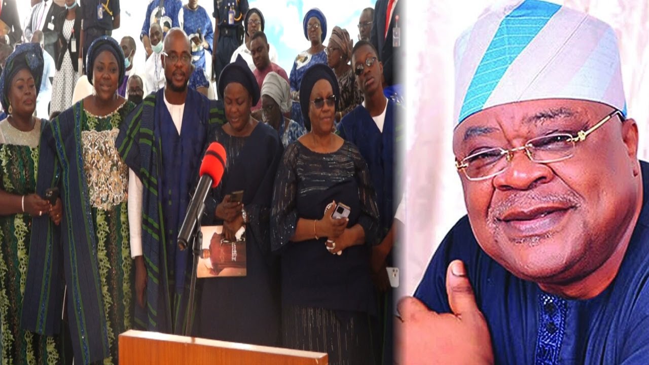 SO TOUCHING AS LATE ALAO AKALA WIVES & CHILDREN SINGS SPECIAL FAREWELL ...