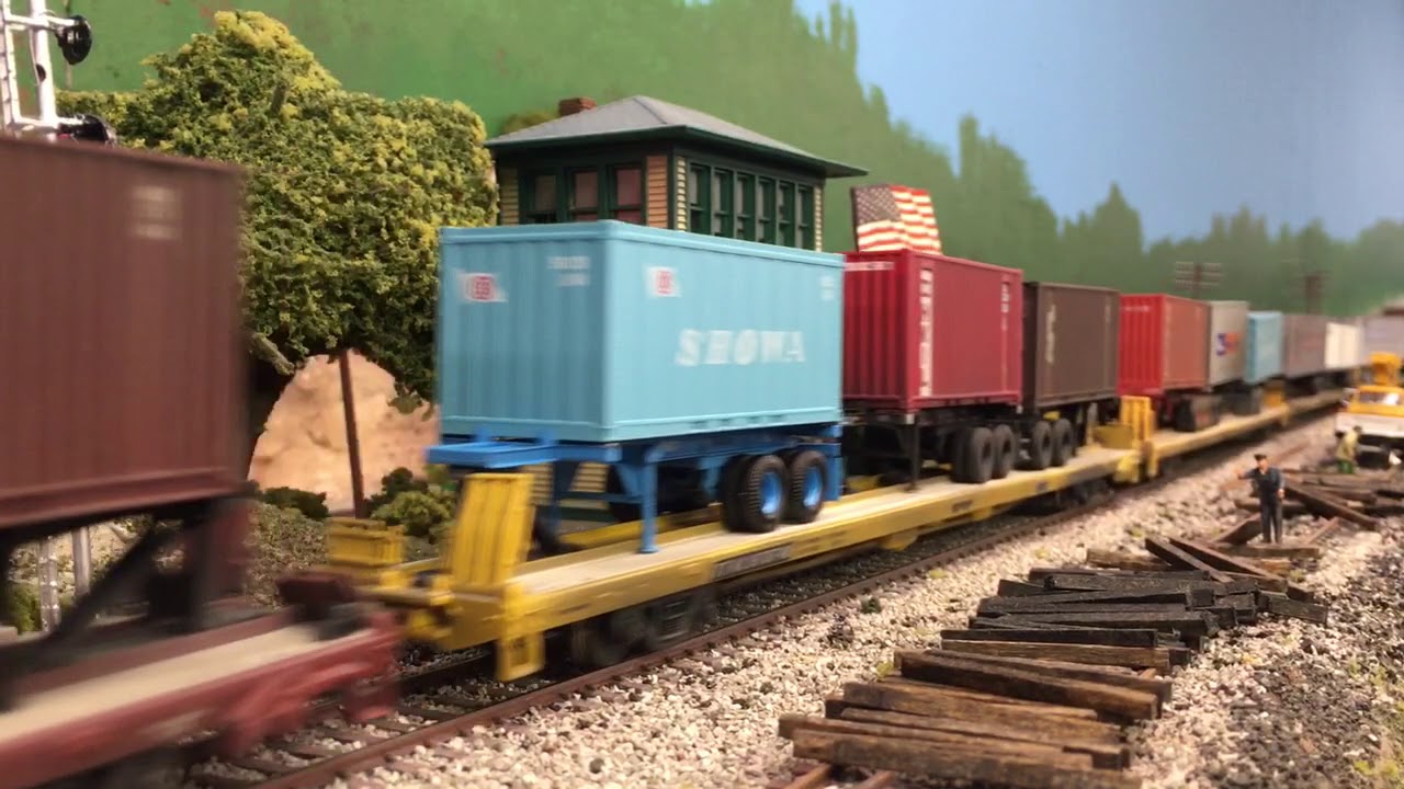 Early Conrail Trail Van Train - YouTube