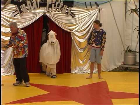 Reg Bolton's Suitcase Circus Full show from 2001 Rottenest Island - YouTube