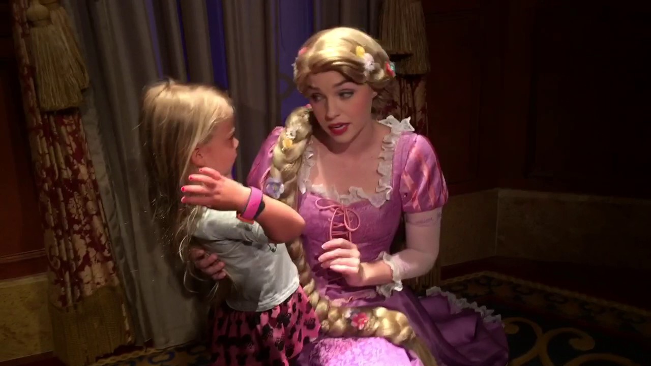Lila meets Disney Princess Rapunzel - YouTube