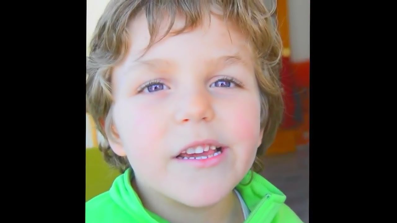 Menino com os olhos ROXOS NATURAIS - YouTube