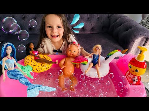 Barbie Havuz Videosu!Ada ile Barbie Havuzda Oyunları!Oyuncak Bebek Bakma Videosu,Kız Oyunları