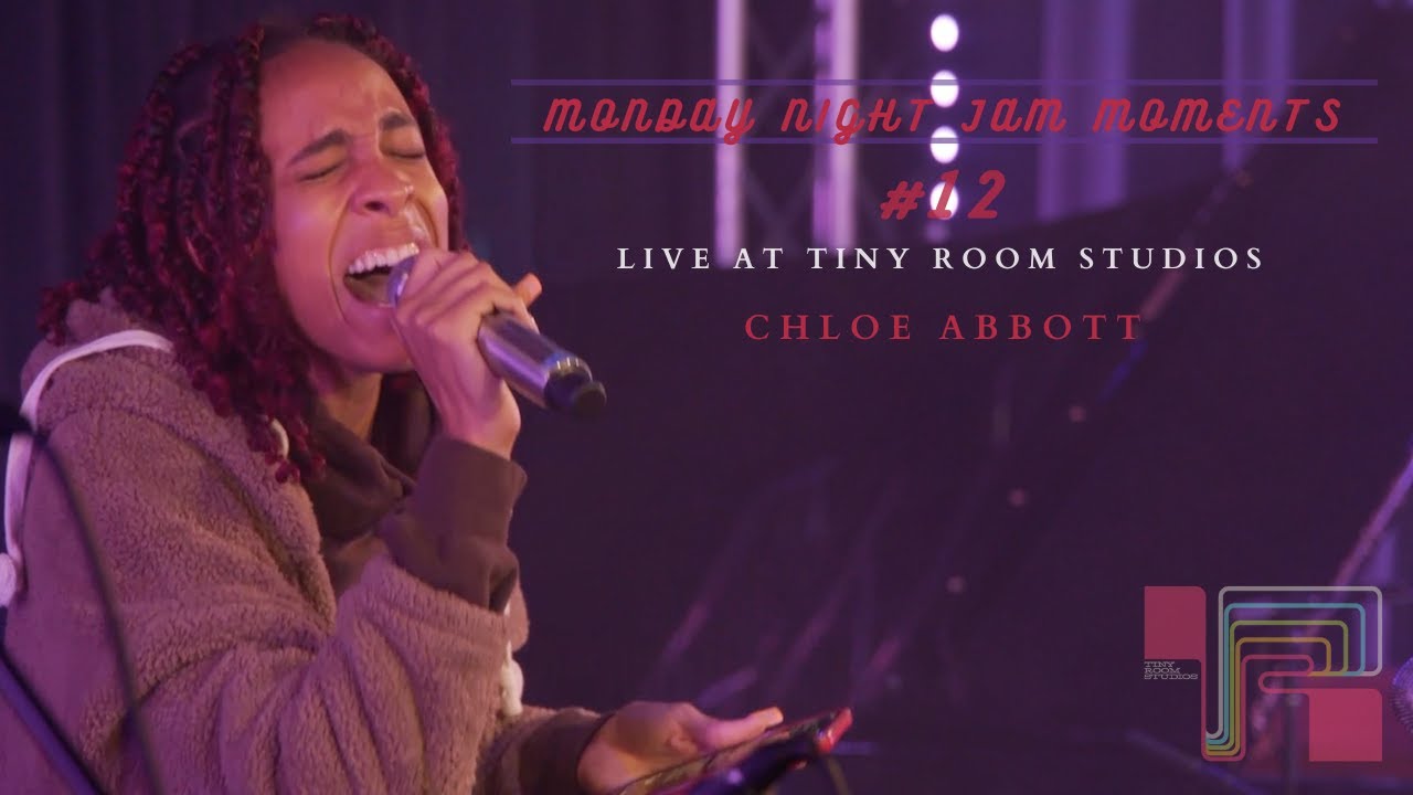 Chloe Abbott | MNJS Moments #12 | Live at Tiny Room - YouTube