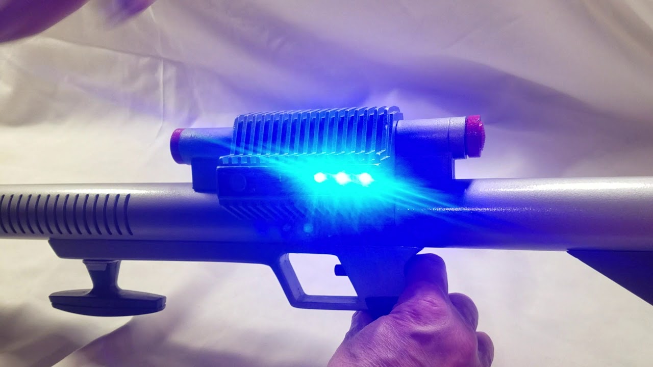 Lost in Space LIS 2nd Season Laser Rifle prop working SFX - YouTube