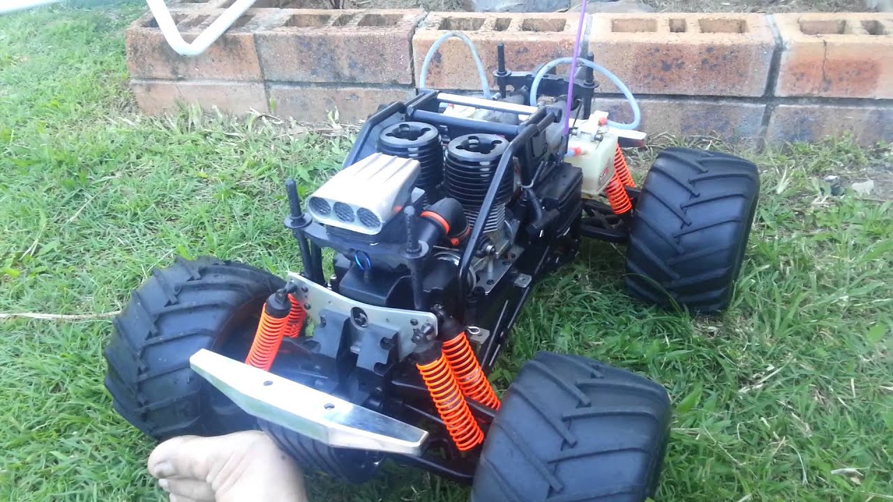 Kyosho Giga Crusher Dual Motor monster - YouTube