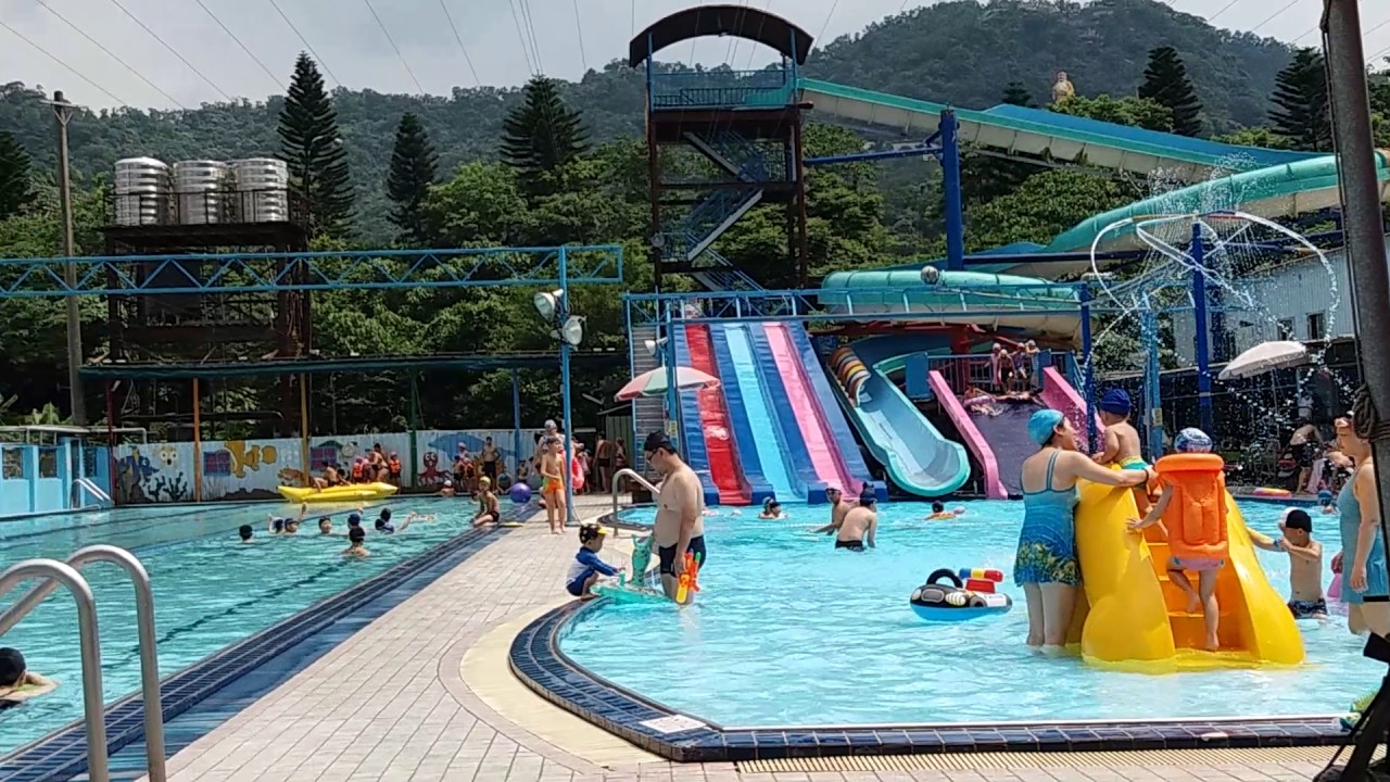 Taiwan swimming pool banana boat - YouTube