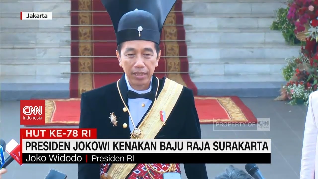 Presiden Jokowi Kenakan Baju Raja Surakarta - YouTube