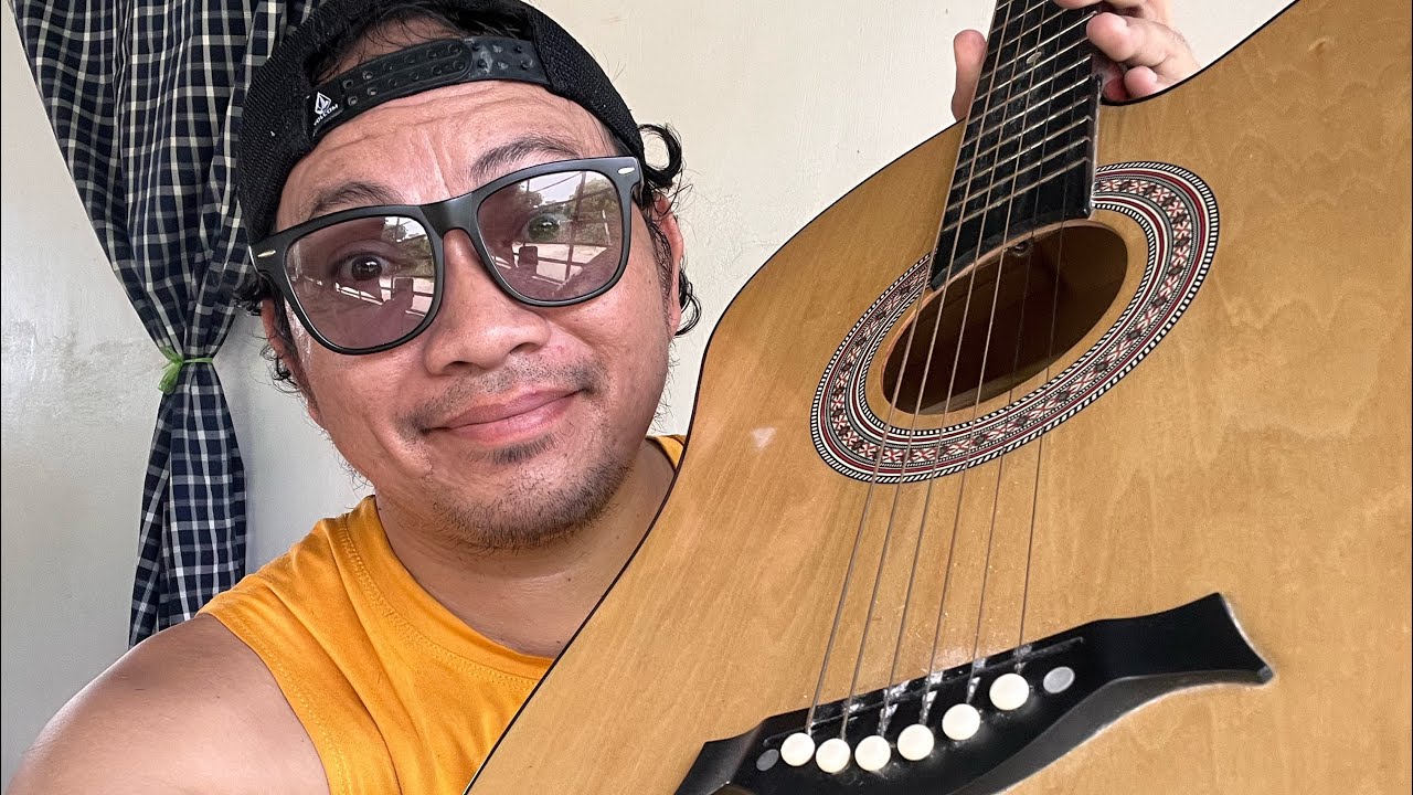 Buying an acoustic guitar tips for beginners - YouTube