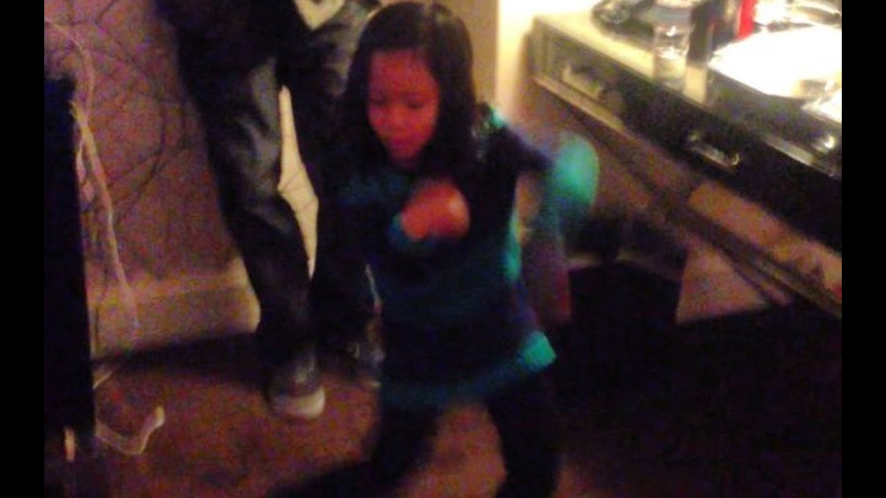 Little Cute Girl Amazing Krump Dance & Gangnam Style - YouTube