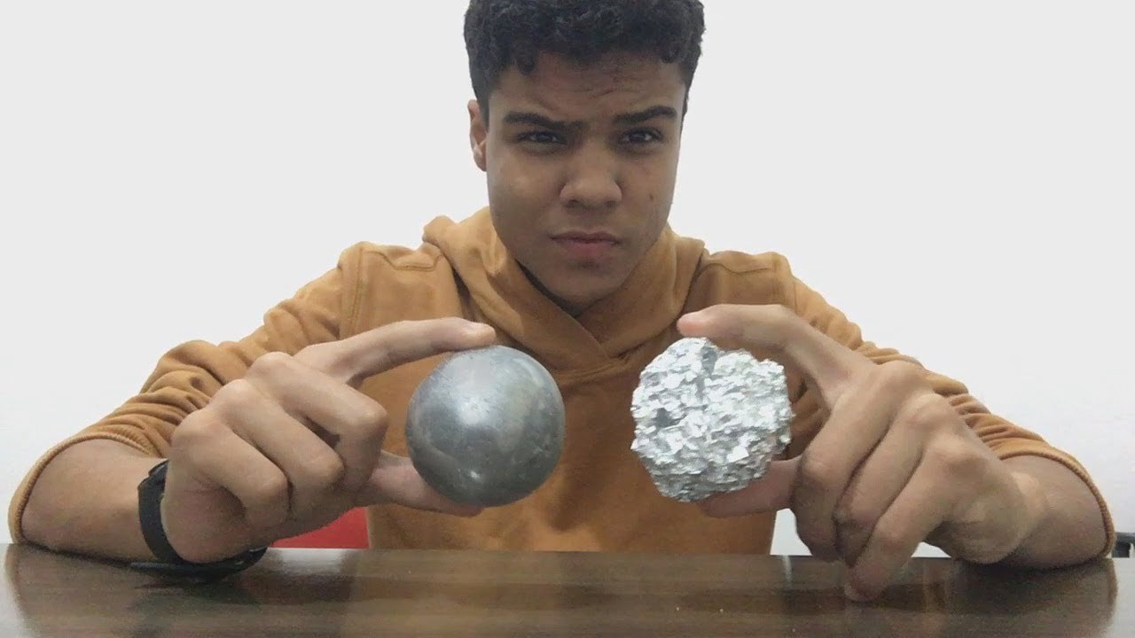 COMO FAZER UMA BOLA DE METAL USANDO PAPEL ALUMÍNIO! - YouTube
