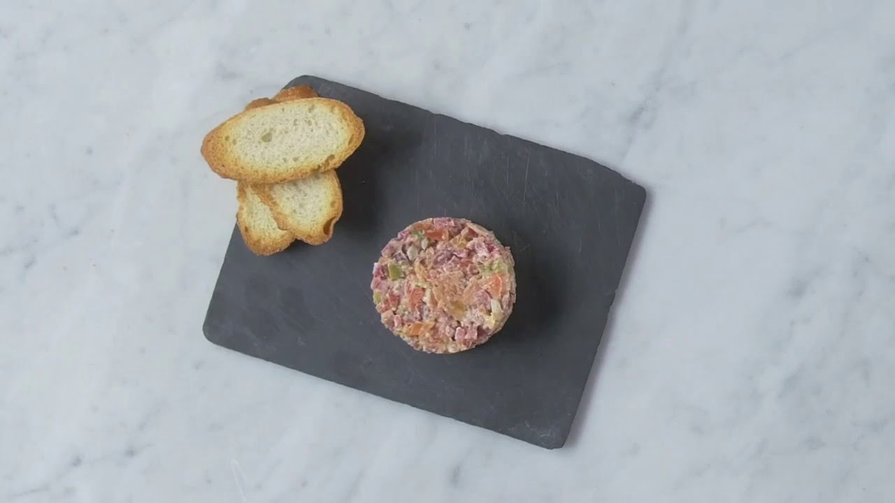 NOEL RECETAS: TARTAR DE TOMATE Y FUET ESPETEC - YouTube