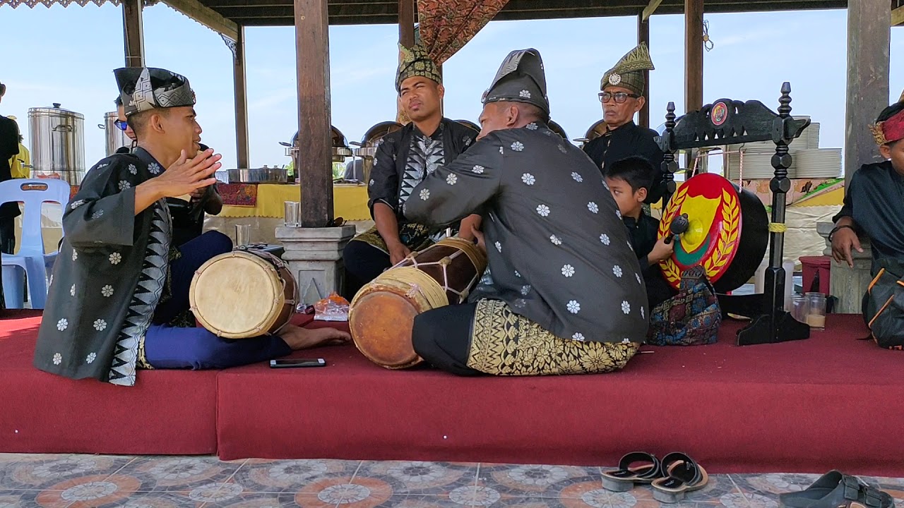 Kumpulan gendang silat dan muzik asli warisan hutan kampung - YouTube